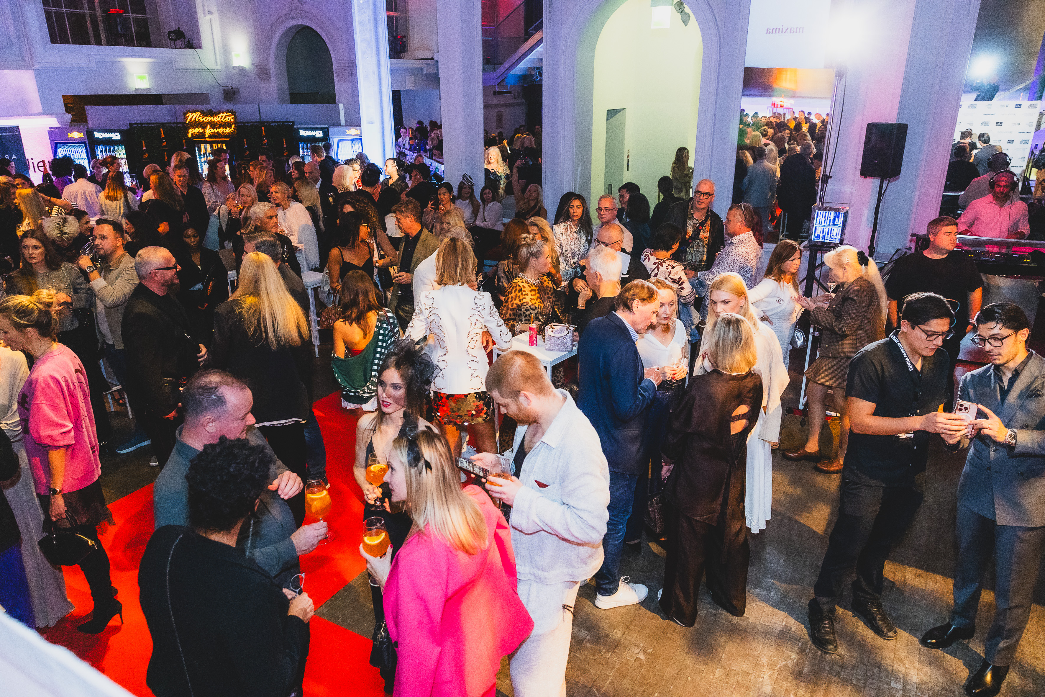 VIENNA FASHION WEEK.25: WENN MODE AUF MAGIE TRIFFT | Shopping Guide